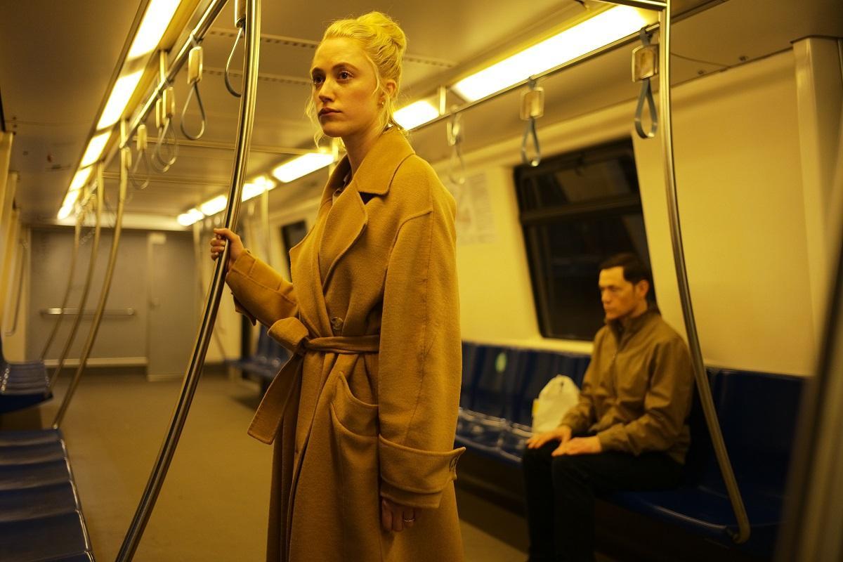 Estrenos online: crítica de "El observador" ("Watcher"), de Chloe Okuno ...