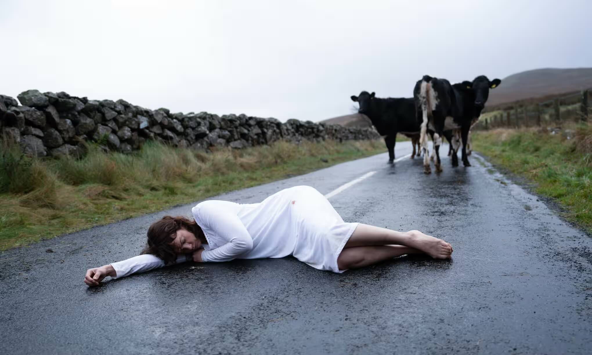 Series: reseña de "La mujer en la pared - Episodios 1/2" ("The Woman in ...