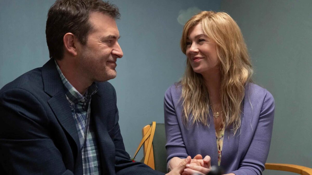 Series: reseña de "Good American Family", de Katie Robbins (Disney+ ...