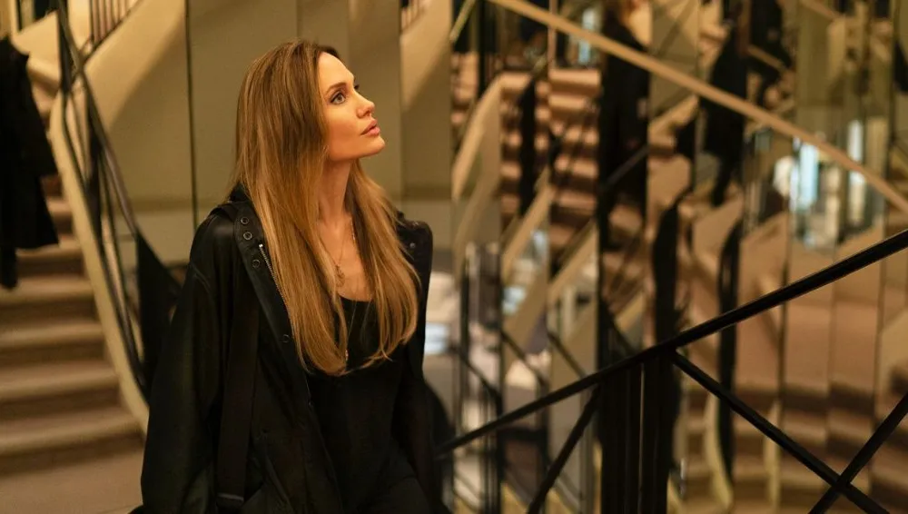 'Couture' Review: Angelina Jolie Leads Alice Winocour’s Patchwork of ...